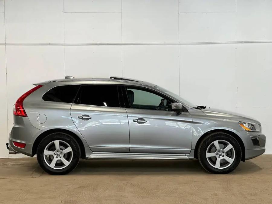Pelēks Volvo XC60 2011 Jūrmala, ar dzinēja tilpumu 2.40 L un nobraukumu 322 tūkst. km par 10995 €, foto 20 vietnē AUTOMOTO.COM.LV
