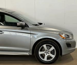 Pelēks Volvo XC60 2011 Jūrmala, ar dzinēja tilpumu 2.40 L un nobraukumu 322 tūkst. km par 10995 €, foto 22 vietnē AUTOMOTO.COM.LV
