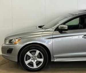 Pelēks Volvo XC60 2011 Jūrmala, ar dzinēja tilpumu 2.40 L un nobraukumu 322 tūkst. km par 10995 €, foto 24 vietnē AUTOMOTO.COM.LV