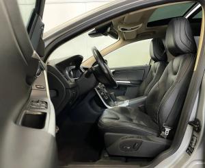 Pelēks Volvo XC60 2011 Jūrmala, ar dzinēja tilpumu 2.40 L un nobraukumu 322 tūkst. km par 10995 €, foto 26 vietnē AUTOMOTO.COM.LV