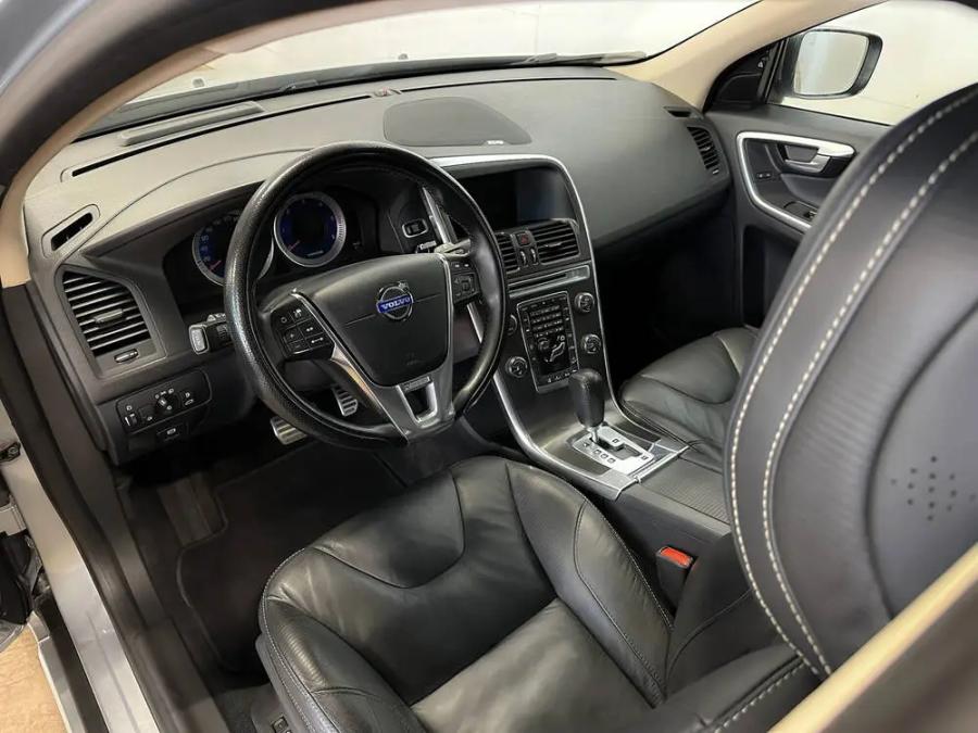 Pelēks Volvo XC60 2011 Jūrmala, ar dzinēja tilpumu 2.40 L un nobraukumu 322 tūkst. km par 10995 €, foto 27 vietnē AUTOMOTO.COM.LV