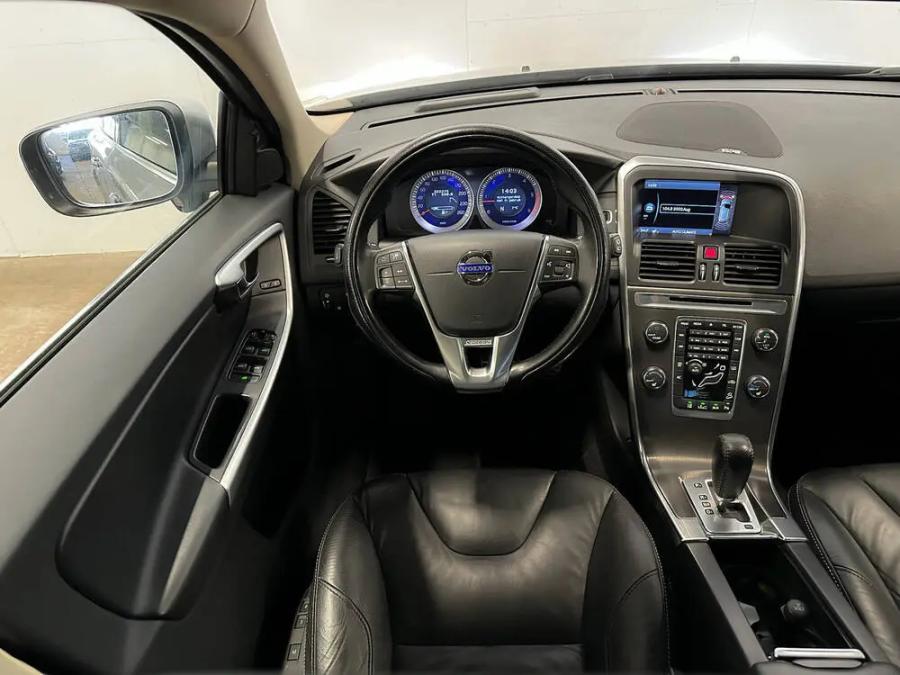 Pelēks Volvo XC60 2011 Jūrmala, ar dzinēja tilpumu 2.40 L un nobraukumu 322 tūkst. km par 10995 €, foto 29 vietnē AUTOMOTO.COM.LV