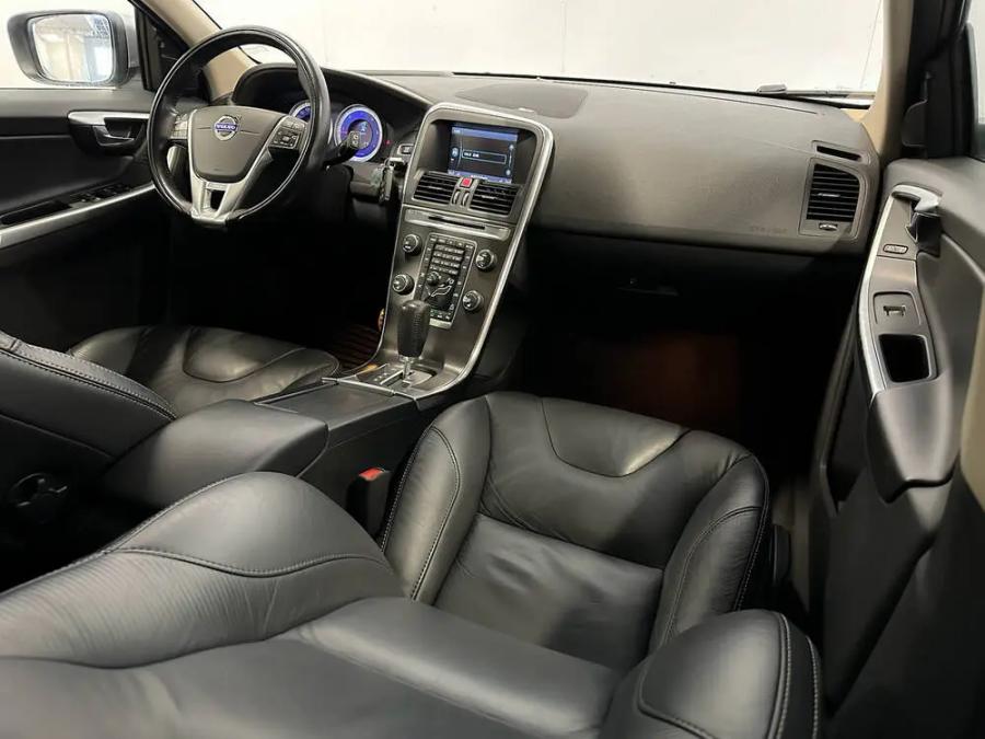 Pelēks Volvo XC60 2011 Jūrmala, ar dzinēja tilpumu 2.40 L un nobraukumu 322 tūkst. km par 10995 €, foto 30 vietnē AUTOMOTO.COM.LV