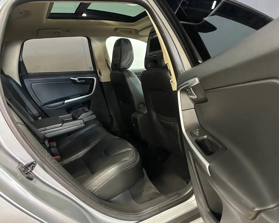 Pelēks Volvo XC60 2011 Jūrmala, ar dzinēja tilpumu 2.40 L un nobraukumu 322 tūkst. km par 10995 €, foto 32 vietnē AUTOMOTO.COM.LV