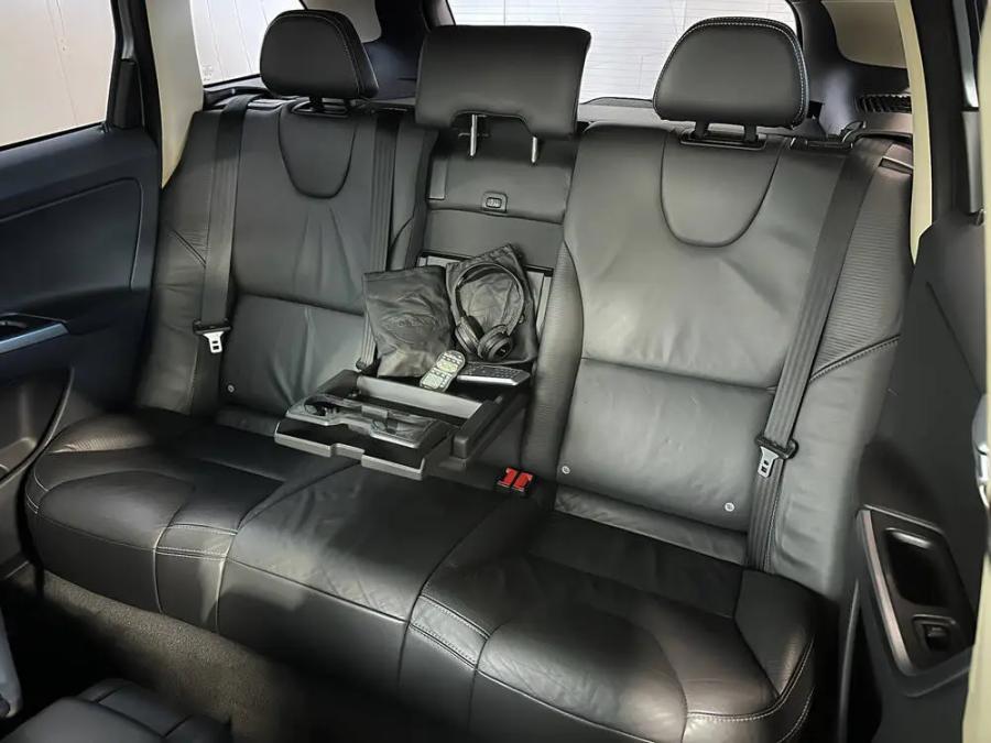 Pelēks Volvo XC60 2011 Jūrmala, ar dzinēja tilpumu 2.40 L un nobraukumu 322 tūkst. km par 10995 €, foto 33 vietnē AUTOMOTO.COM.LV