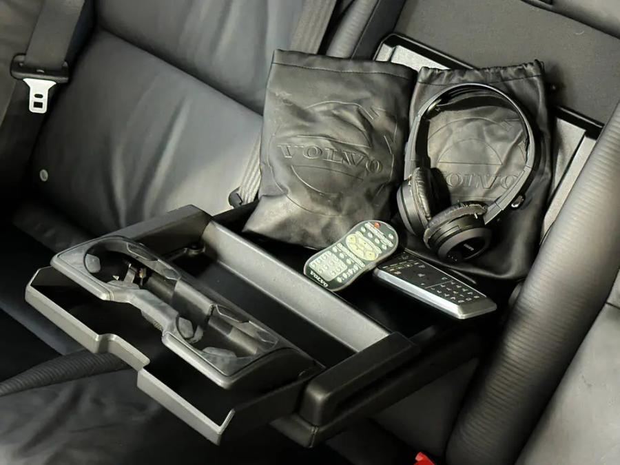 Pelēks Volvo XC60 2011 Jūrmala, ar dzinēja tilpumu 2.40 L un nobraukumu 322 tūkst. km par 10995 €, foto 34 vietnē AUTOMOTO.COM.LV