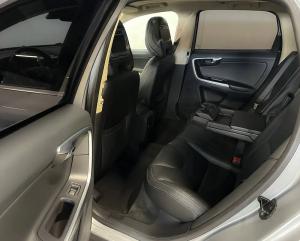Pelēks Volvo XC60 2011 Jūrmala, ar dzinēja tilpumu 2.40 L un nobraukumu 322 tūkst. km par 10995 €, foto 35 vietnē AUTOMOTO.COM.LV