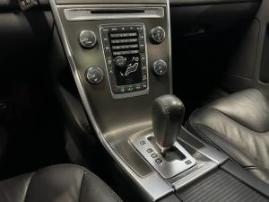 Pelēks Volvo XC60 2011 Jūrmala, ar dzinēja tilpumu 2.40 L un nobraukumu 322 tūkst. km par 10995 €, foto 37 vietnē AUTOMOTO.COM.LV