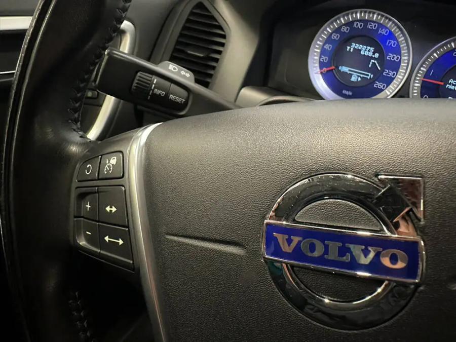 Pelēks Volvo XC60 2011 Jūrmala, ar dzinēja tilpumu 2.40 L un nobraukumu 322 tūkst. km par 10995 €, foto 40 vietnē AUTOMOTO.COM.LV