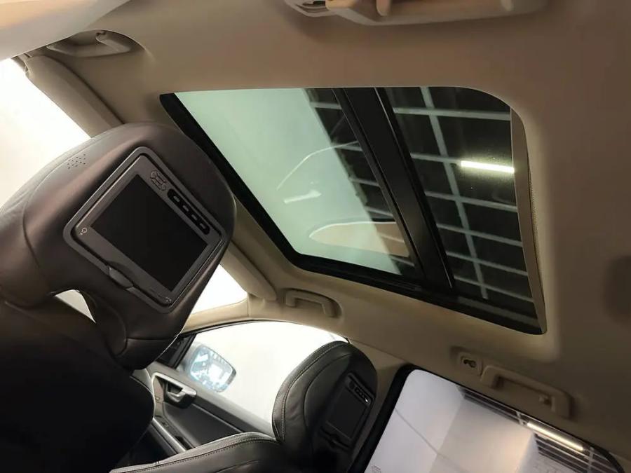 Pelēks Volvo XC60 2011 Jūrmala, ar dzinēja tilpumu 2.40 L un nobraukumu 322 tūkst. km par 10995 €, foto 46 vietnē AUTOMOTO.COM.LV