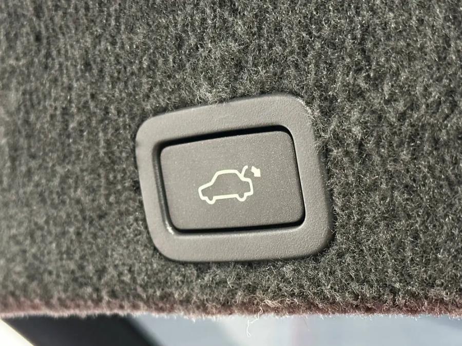 Pelēks Volvo XC60 2011 Jūrmala, ar dzinēja tilpumu 2.40 L un nobraukumu 322 tūkst. km par 10995 €, foto 51 vietnē AUTOMOTO.COM.LV