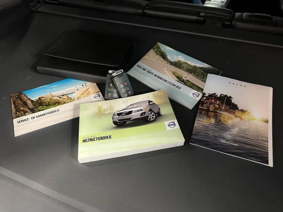 Pelēks Volvo XC60 2011 Jūrmala, ar dzinēja tilpumu 2.40 L un nobraukumu 322 tūkst. km par 10995 €, foto 57 vietnē AUTOMOTO.COM.LV