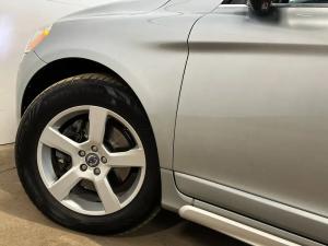 Pelēks Volvo XC60 2011 Jūrmala, ar dzinēja tilpumu 2.40 L un nobraukumu 322 tūkst. km par 10995 €, foto 59 vietnē AUTOMOTO.COM.LV