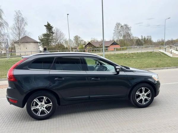 Grey Volvo XC60 2011 in Rezekne, with an engine capacity of 2.40 L and mileage of 180 thousand km for 9500 €, photo 4 on AUTOMOTO.COM.LV