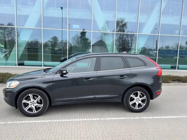 Grey Volvo XC60 2011 in Rezekne, with an engine capacity of 2.40 L and mileage of 180 thousand km for 9500 €, photo 8 on AUTOMOTO.COM.LV