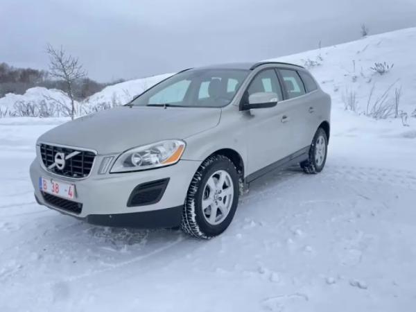 Pelēks Volvo XC60 2011 Rīga, ar dzinēja tilpumu 2.40 L un nobraukumu 210 tūkst. km par 9800 €, foto 1 vietnē AUTOMOTO.COM.LV