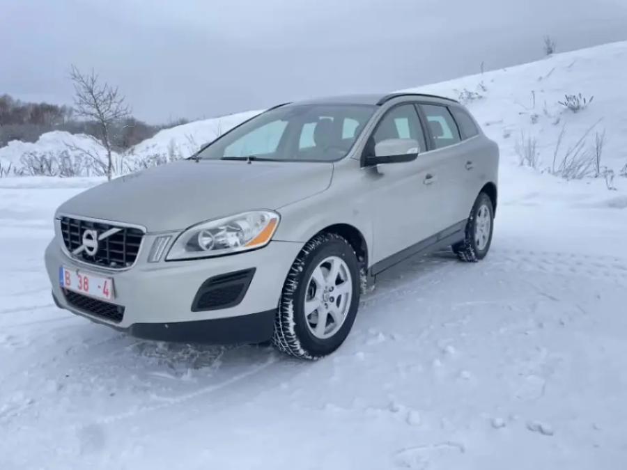 Grey Volvo XC60 2011 in Riga, with an engine capacity of 2.40 L and mileage of 210 thousand km for 9800 €, photo 1 on AUTOMOTO.COM.LV