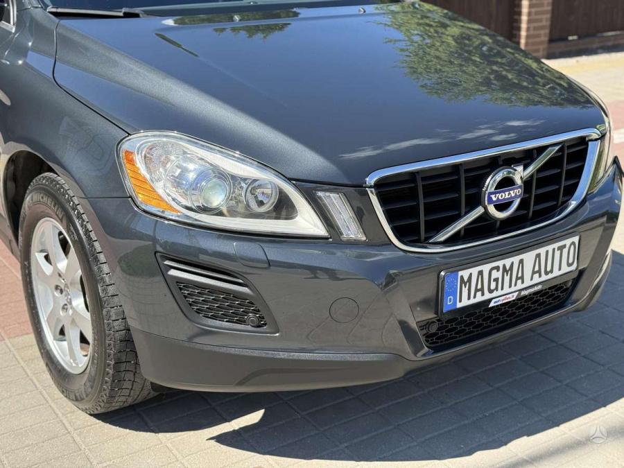Grey Volvo XC60 2011 in Marijampole, with an engine capacity of 2.40 L and mileage of 220 thousand km for 9999 €, photo 5 on AUTOMOTO.COM.LV