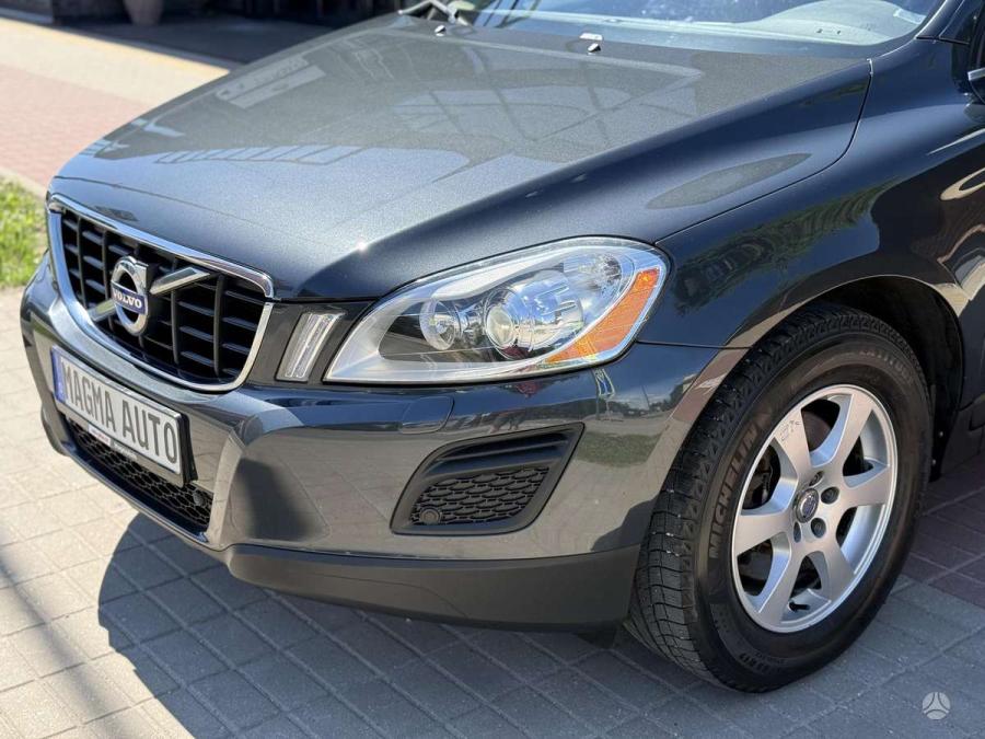 Grey Volvo XC60 2011 in Marijampole, with an engine capacity of 2.40 L and mileage of 220 thousand km for 9999 €, photo 6 on AUTOMOTO.COM.LV