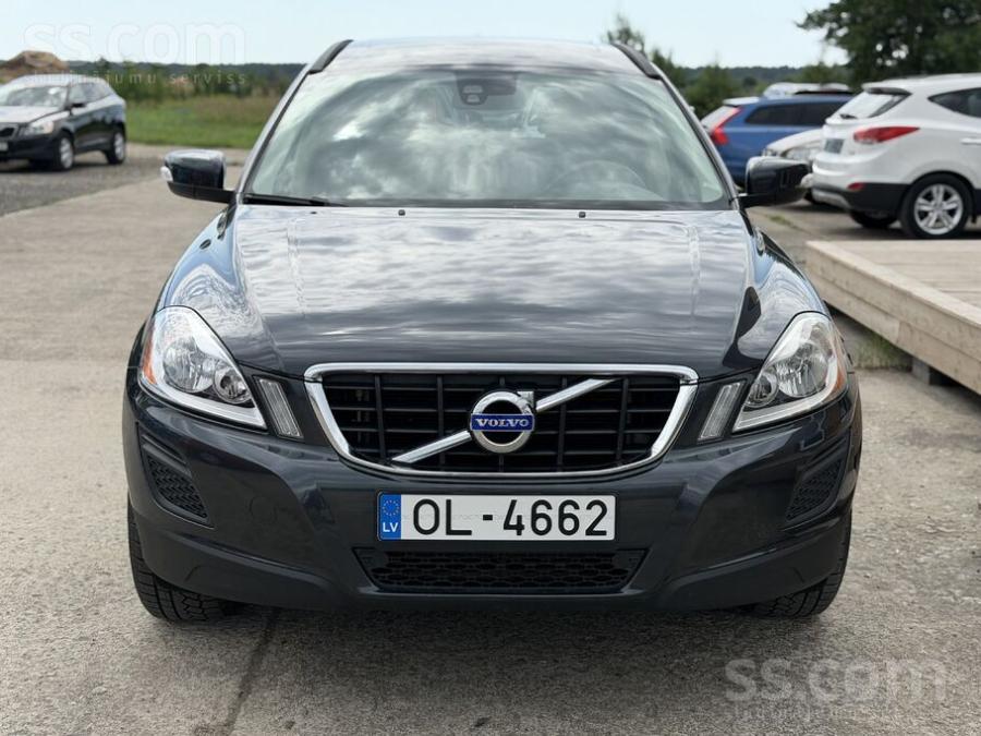 Grey Volvo XC60 2011 in Riga, with an engine capacity of 2.40 L and mileage of 255 thousand km for 10450 €, photo 3 on AUTOMOTO.COM.LV