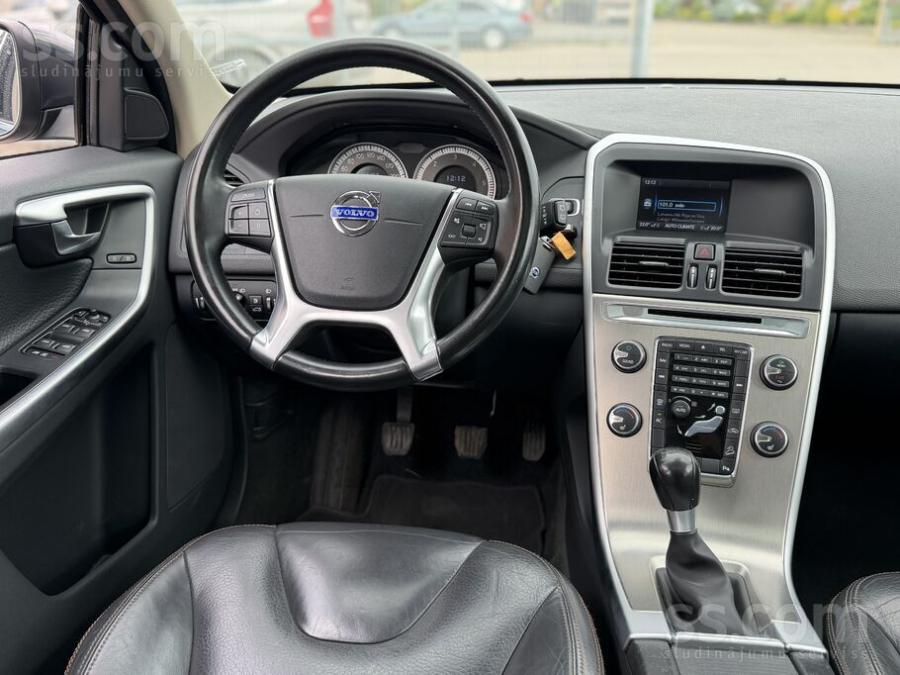 Grey Volvo XC60 2011 in Riga, with an engine capacity of 2.40 L and mileage of 255 thousand km for 10450 €, photo 5 on AUTOMOTO.COM.LV