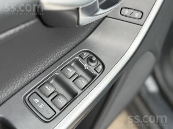 Grey Volvo XC60 2011 in Riga, with an engine capacity of 2.40 L and mileage of 255 thousand km for 10450 €, photo 5 on AUTOMOTO.COM.LV