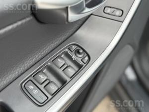 Grey Volvo XC60 2011 in Riga, with an engine capacity of 2.40 L and mileage of 255 thousand km for 10450 €, photo 6 on AUTOMOTO.COM.LV