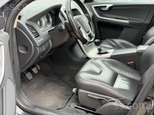 Grey Volvo XC60 2011 in Riga, with an engine capacity of 2.40 L and mileage of 255 thousand km for 10450 €, photo 7 on AUTOMOTO.COM.LV