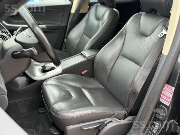 Grey Volvo XC60 2011 in Riga, with an engine capacity of 2.40 L and mileage of 255 thousand km for 10450 €, photo 7 on AUTOMOTO.COM.LV