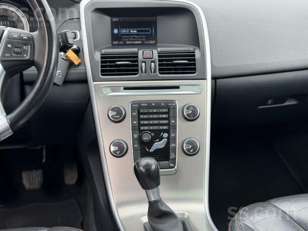 Grey Volvo XC60 2011 in Riga, with an engine capacity of 2.40 L and mileage of 255 thousand km for 10450 €, photo 8 on AUTOMOTO.COM.LV