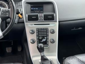 Grey Volvo XC60 2011 in Riga, with an engine capacity of 2.40 L and mileage of 255 thousand km for 10450 €, photo 9 on AUTOMOTO.COM.LV