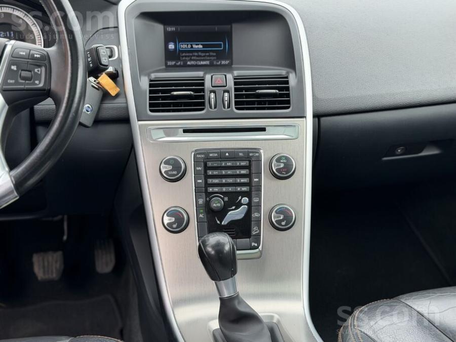 Grey Volvo XC60 2011 in Riga, with an engine capacity of 2.40 L and mileage of 255 thousand km for 10450 €, photo 9 on AUTOMOTO.COM.LV
