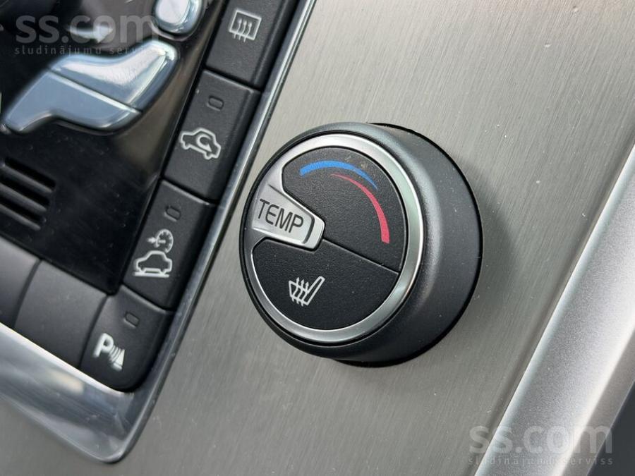 Grey Volvo XC60 2011 in Riga, with an engine capacity of 2.40 L and mileage of 255 thousand km for 10450 €, photo 11 on AUTOMOTO.COM.LV