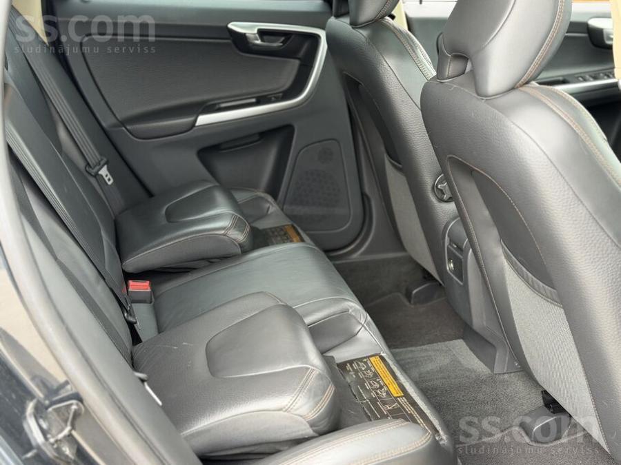 Grey Volvo XC60 2011 in Riga, with an engine capacity of 2.40 L and mileage of 255 thousand km for 10450 €, photo 15 on AUTOMOTO.COM.LV