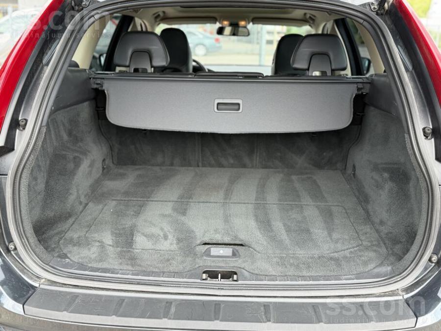 Grey Volvo XC60 2011 in Riga, with an engine capacity of 2.40 L and mileage of 255 thousand km for 10450 €, photo 16 on AUTOMOTO.COM.LV