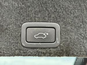 Grey Volvo XC60 2011 in Riga, with an engine capacity of 2.40 L and mileage of 255 thousand km for 10450 €, photo 17 on AUTOMOTO.COM.LV
