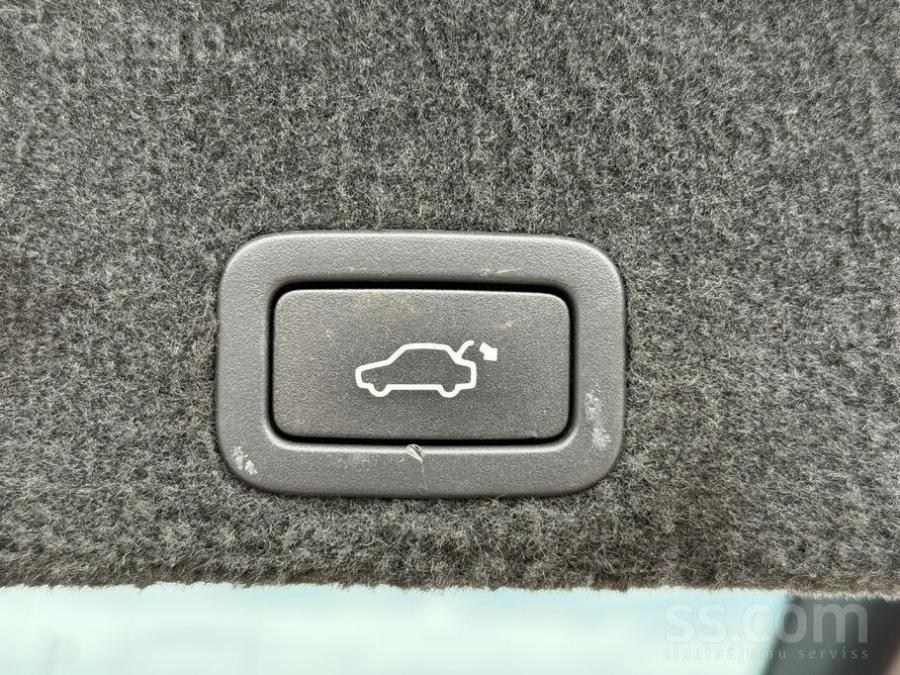 Grey Volvo XC60 2011 in Riga, with an engine capacity of 2.40 L and mileage of 255 thousand km for 10450 €, photo 17 on AUTOMOTO.COM.LV