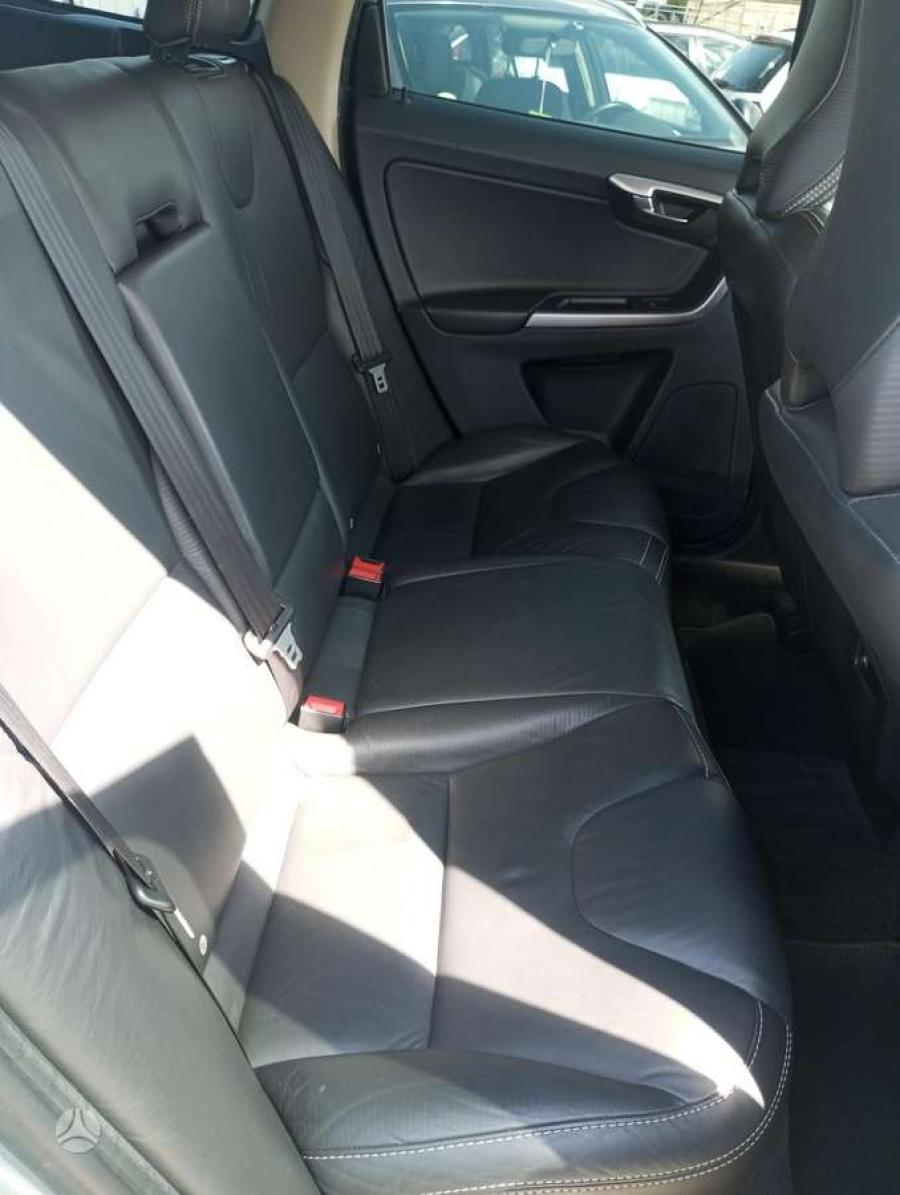 Grey Volvo XC60 2011 in Kaunas, with an engine capacity of 1.98 L and mileage of 280 thousand km for 7400 €, photo 11 on AUTOMOTO.COM.LV