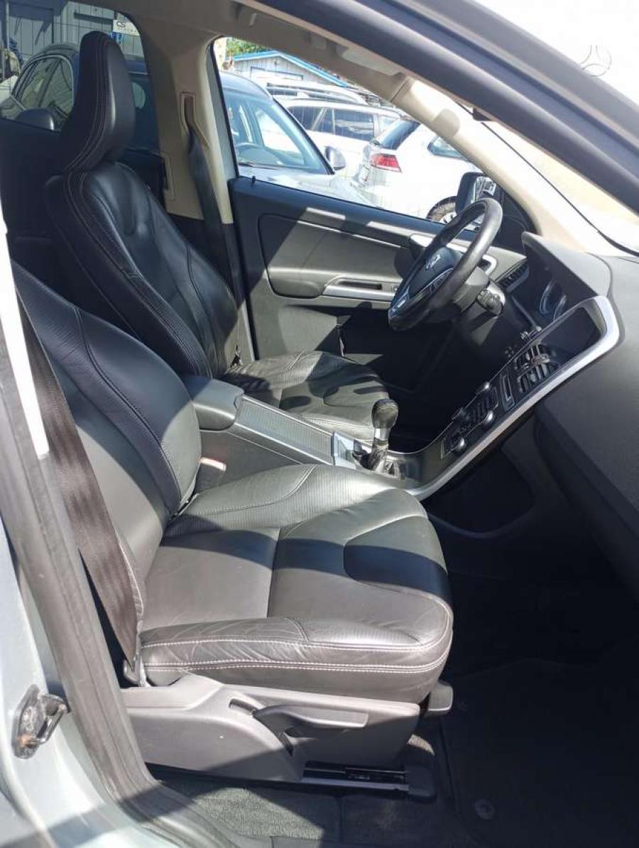 Grey Volvo XC60 2011 in Kaunas, with an engine capacity of 1.98 L and mileage of 280 thousand km for 7400 €, photo 12 on AUTOMOTO.COM.LV