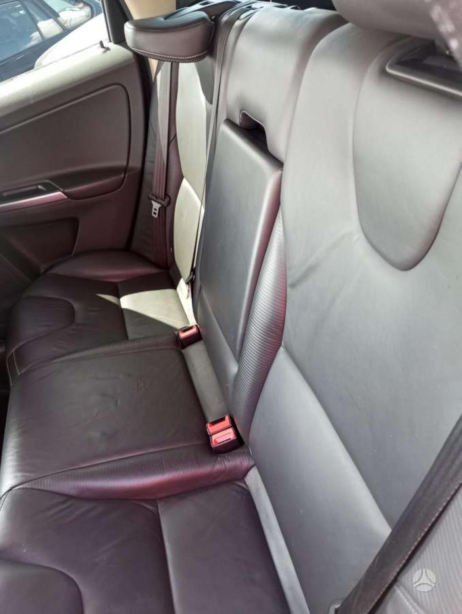 Grey Volvo XC60 2011 in Kaunas, with an engine capacity of 1.98 L and mileage of 280 thousand km for 7400 €, photo 14 on AUTOMOTO.COM.LV