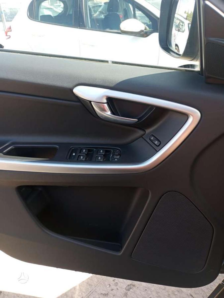 Grey Volvo XC60 2011 in Kaunas, with an engine capacity of 1.98 L and mileage of 280 thousand km for 7400 €, photo 17 on AUTOMOTO.COM.LV