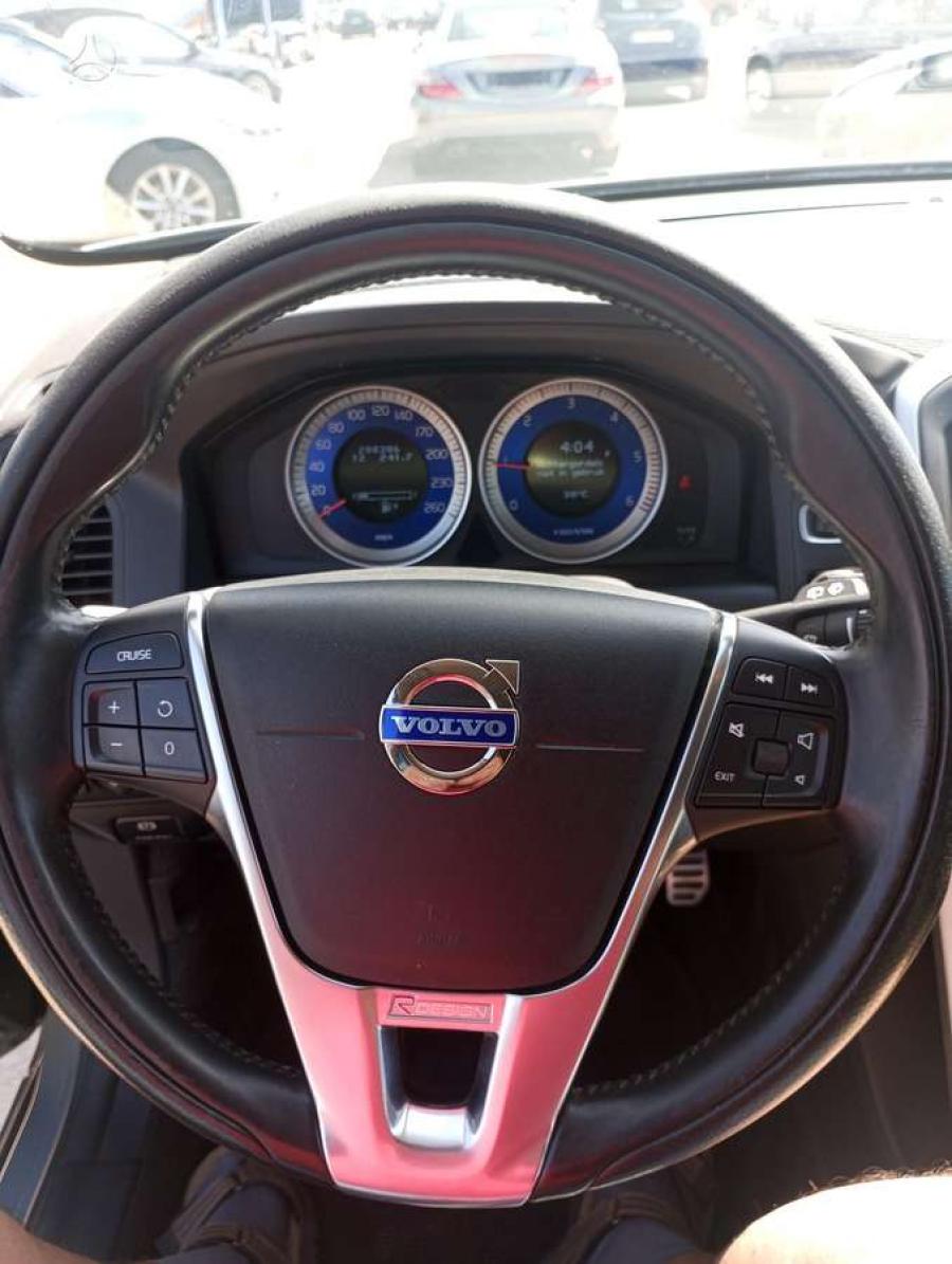 Grey Volvo XC60 2011 in Kaunas, with an engine capacity of 1.98 L and mileage of 280 thousand km for 7400 €, photo 18 on AUTOMOTO.COM.LV
