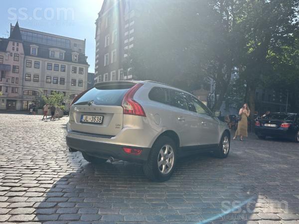 Grey Volvo XC60 2011 in Riga, with an engine capacity of 2.40 L and mileage of 319 thousand km for 5500 €, photo 7 on AUTOMOTO.COM.LV