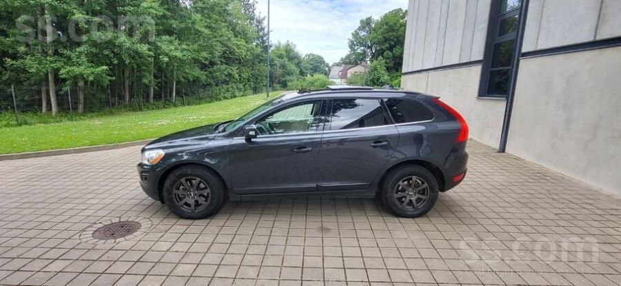 Grey Volvo XC60 2011 in Tukums, with an engine capacity of 2.00 L and mileage of 402 thousand km for 4990 €, photo 4 on AUTOMOTO.COM.LV