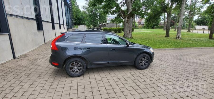 Grey Volvo XC60 2011 in Tukums, with an engine capacity of 2.00 L and mileage of 402 thousand km for 4990 €, photo 8 on AUTOMOTO.COM.LV
