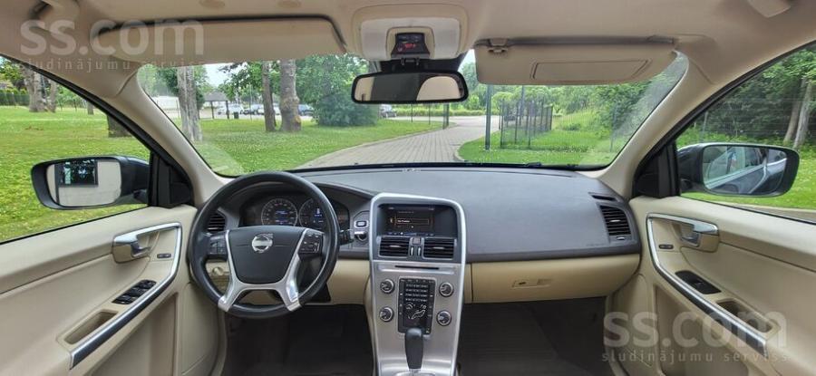 Grey Volvo XC60 2011 in Tukums, with an engine capacity of 2.00 L and mileage of 402 thousand km for 4990 €, photo 9 on AUTOMOTO.COM.LV