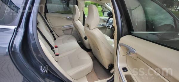 Grey Volvo XC60 2011 in Tukums, with an engine capacity of 2.00 L and mileage of 402 thousand km for 4990 €, photo 9 on AUTOMOTO.COM.LV