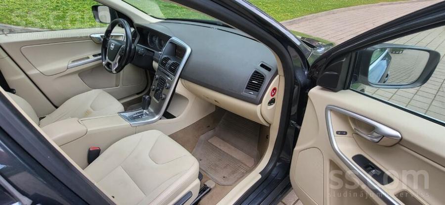 Grey Volvo XC60 2011 in Tukums, with an engine capacity of 2.00 L and mileage of 402 thousand km for 4990 €, photo 11 on AUTOMOTO.COM.LV