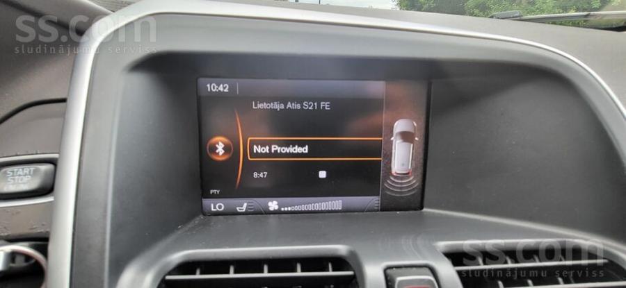 Grey Volvo XC60 2011 in Tukums, with an engine capacity of 2.00 L and mileage of 402 thousand km for 4990 €, photo 15 on AUTOMOTO.COM.LV