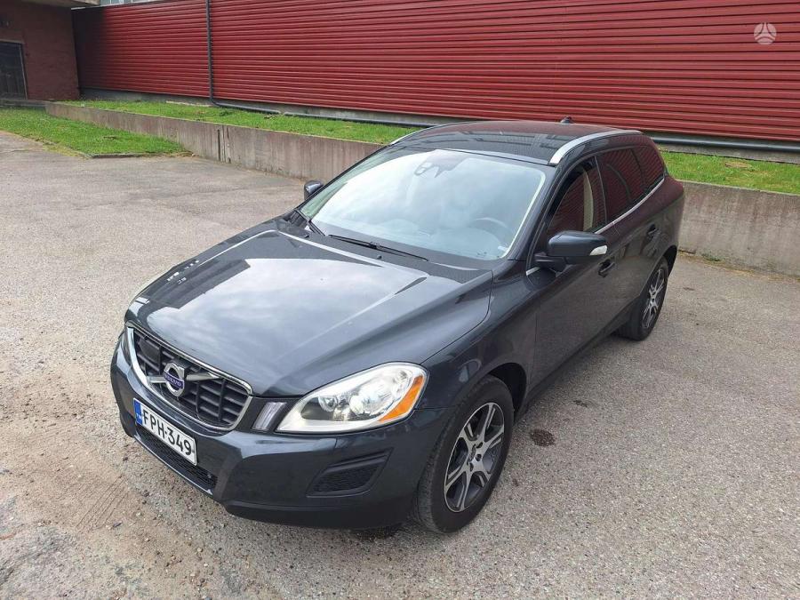 Grey Volvo XC60 2011 in Marijampole, with an engine capacity of 2.40 L and mileage of 317 thousand km for 7200 €, photo 1 on AUTOMOTO.COM.LV